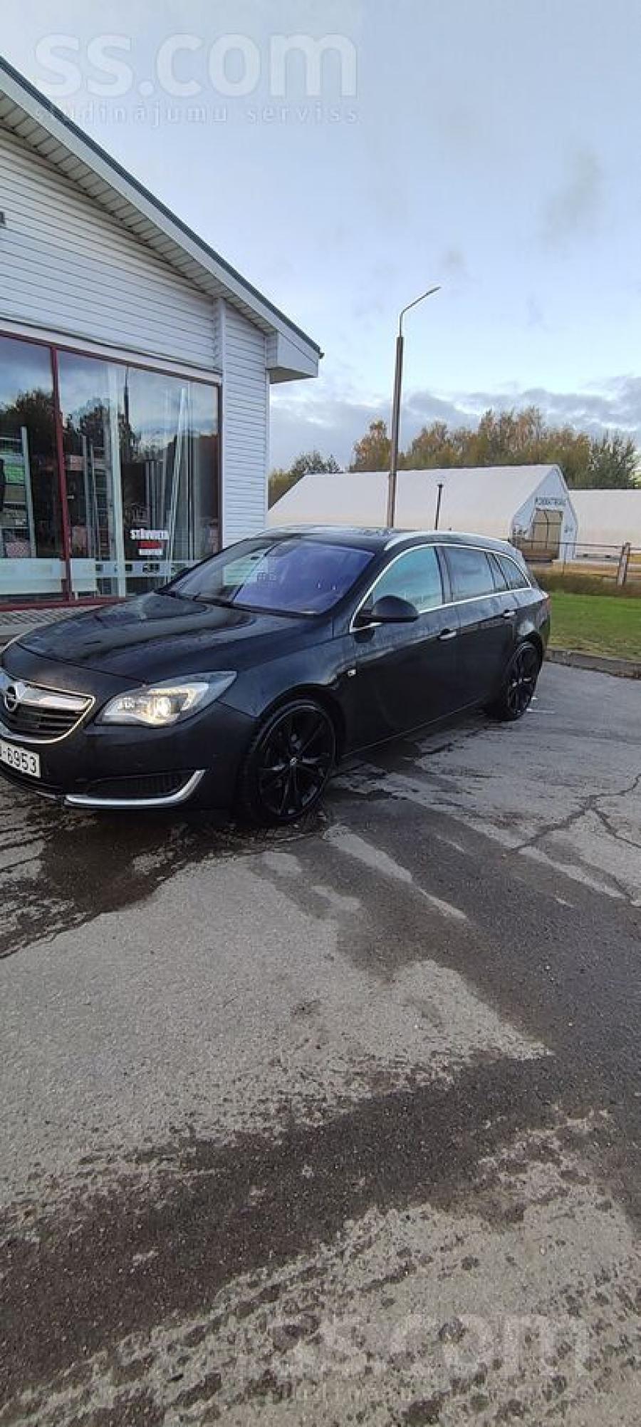 Black Opel Insignia 2015 in Jelgava, with an engine capacity of 2.00 L and mileage of 365 thousand km for 4500 €, photo 3 on AUTOMOTO.COM.LV