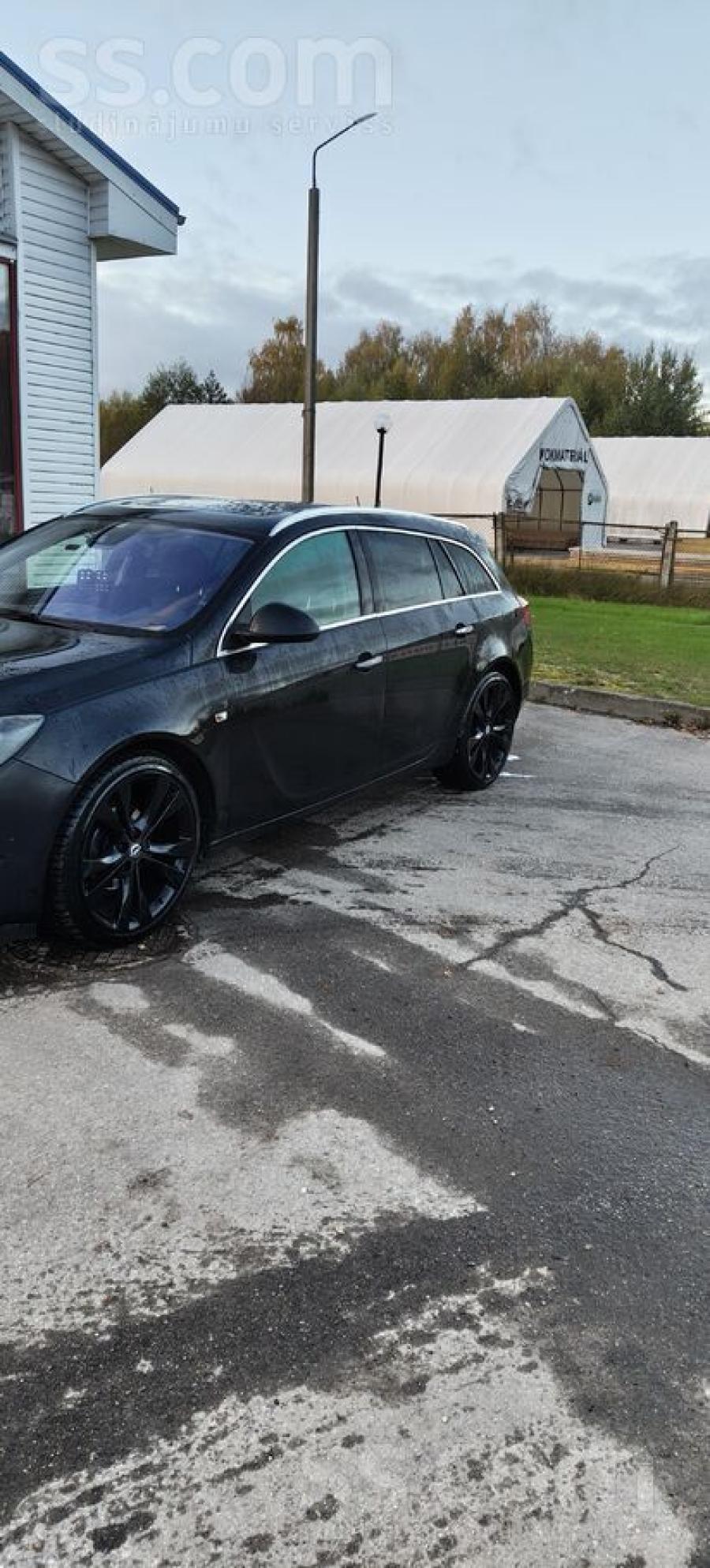 Black Opel Insignia 2015 in Jelgava, with an engine capacity of 2.00 L and mileage of 365 thousand km for 4500 €, photo 4 on AUTOMOTO.COM.LV