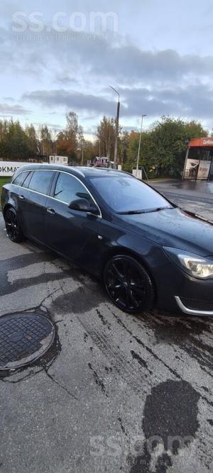 Black Opel Insignia 2015 in Jelgava, with an engine capacity of 2.00 L and mileage of 365 thousand km for 4500 €, photo 5 on AUTOMOTO.COM.LV