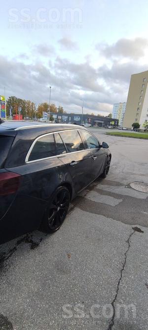 Black Opel Insignia 2015 in Jelgava, with an engine capacity of 2.00 L and mileage of 365 thousand km for 4500 €, photo 6 on AUTOMOTO.COM.LV