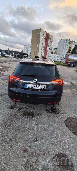 Black Opel Insignia 2015 in Jelgava, with an engine capacity of 2.00 L and mileage of 365 thousand km for 4500 €, photo 7 on AUTOMOTO.COM.LV