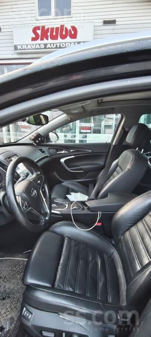 Black Opel Insignia 2015 in Jelgava, with an engine capacity of 2.00 L and mileage of 365 thousand km for 4500 €, photo 12 on AUTOMOTO.COM.LV