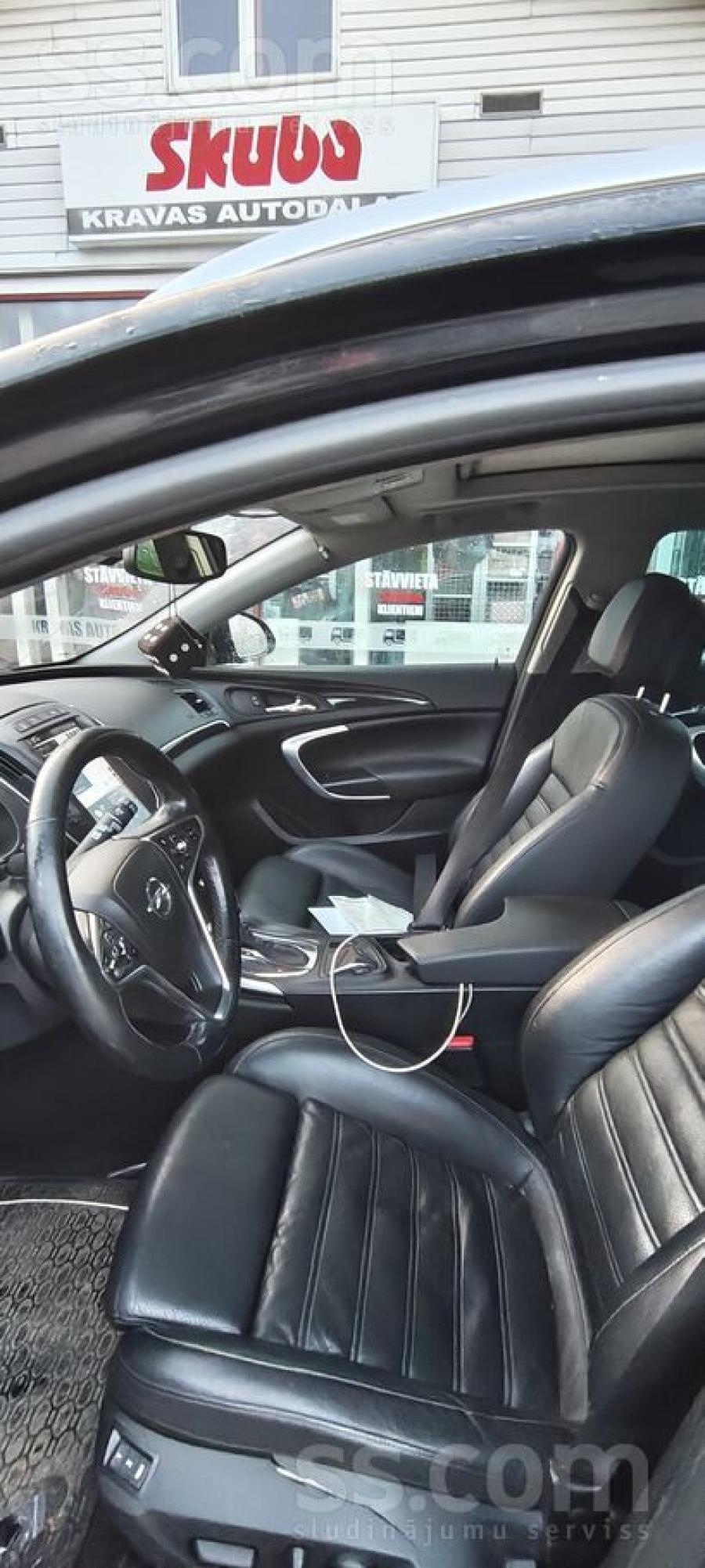 Black Opel Insignia 2015 in Jelgava, with an engine capacity of 2.00 L and mileage of 365 thousand km for 4500 €, photo 12 on AUTOMOTO.COM.LV