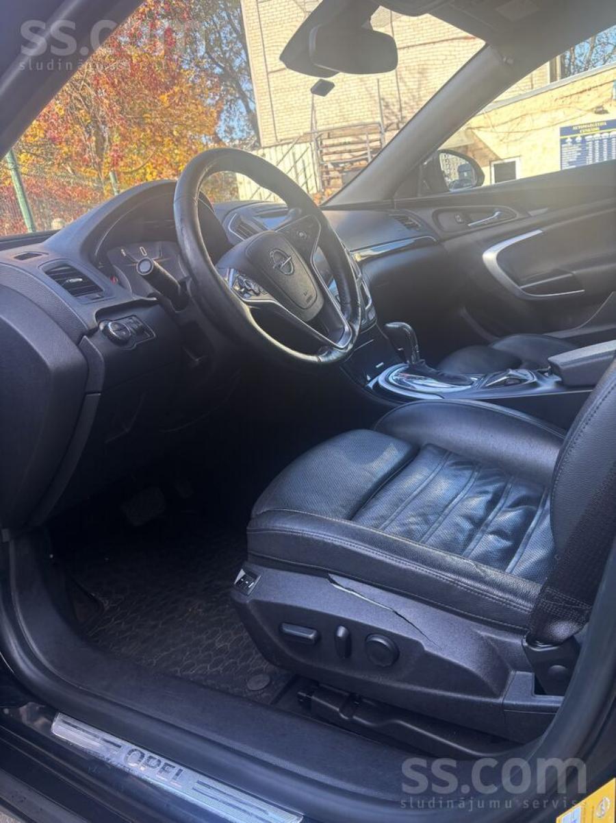 Black Opel Insignia 2015 in Riga, with an engine capacity of 2.00 L and mileage of 0 thousand km for 3990 €, photo 7 on AUTOMOTO.COM.LV