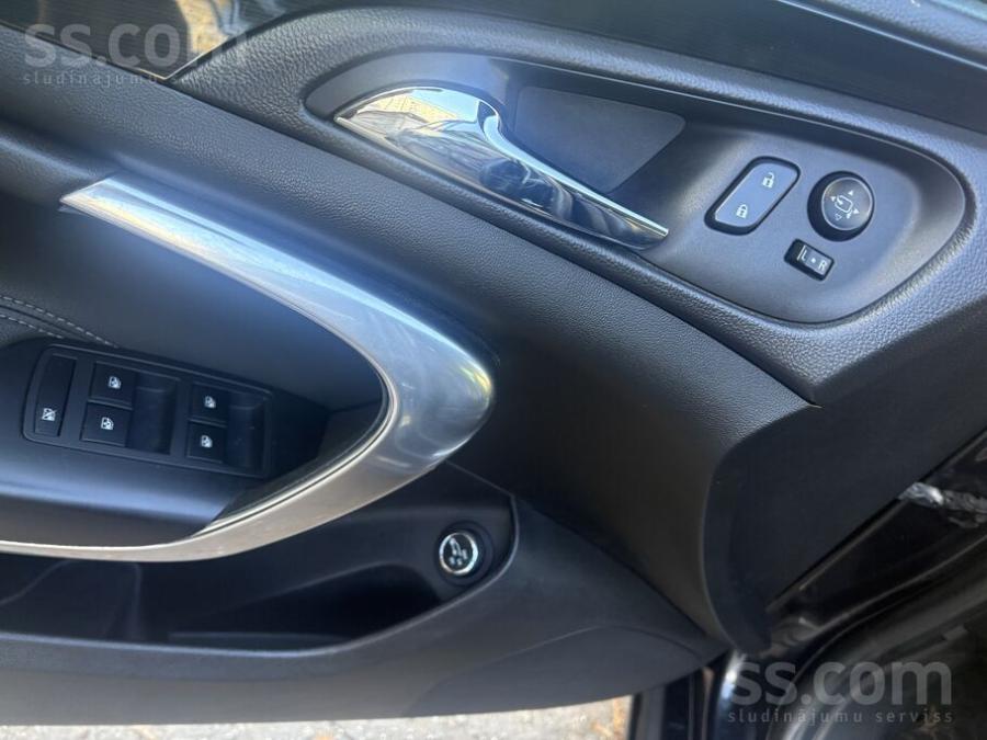 Black Opel Insignia 2015 in Riga, with an engine capacity of 2.00 L and mileage of 0 thousand km for 3990 €, photo 8 on AUTOMOTO.COM.LV