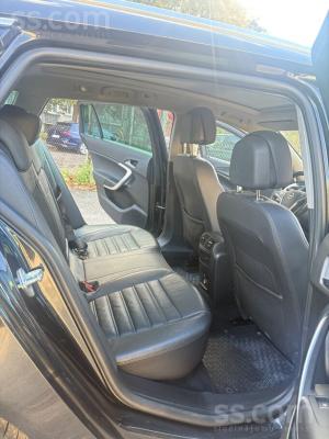 Black Opel Insignia 2015 in Riga, with an engine capacity of 2.00 L and mileage of 0 thousand km for 3990 €, photo 15 on AUTOMOTO.COM.LV