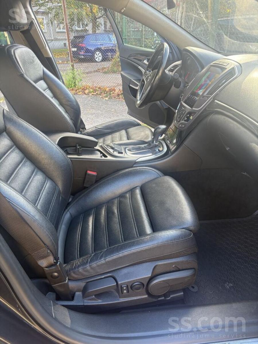 Black Opel Insignia 2015 in Riga, with an engine capacity of 2.00 L and mileage of 0 thousand km for 3990 €, photo 16 on AUTOMOTO.COM.LV