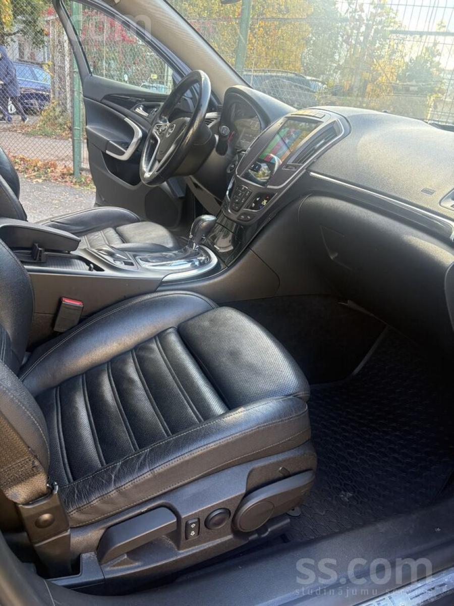 Black Opel Insignia 2015 in Riga, with an engine capacity of 2.00 L and mileage of 0 thousand km for 3990 €, photo 17 on AUTOMOTO.COM.LV