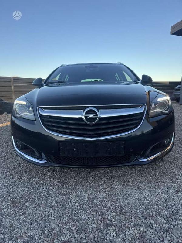 Black Opel Insignia 2016 in Alytus, with an engine capacity of 1.60 L and mileage of 261 thousand km for 5800 €, photo 4 on AUTOMOTO.COM.LV