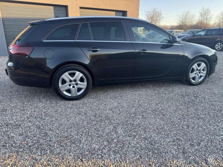 Black Opel Insignia 2016 in Alytus, with an engine capacity of 1.60 L and mileage of 261 thousand km for 5800 €, photo 11 on AUTOMOTO.COM.LV
