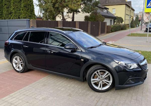 Black Opel Insignia 2016 in Marijampole, with an engine capacity of 1.96 L and mileage of 203 thousand km for 7950 €, photo 5 on AUTOMOTO.COM.LV