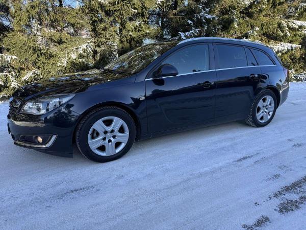 Black Opel Insignia 2016 in Alytus, with an engine capacity of 1.96 L and mileage of 263 thousand km for 5650 €, photo 1 on AUTOMOTO.COM.LV