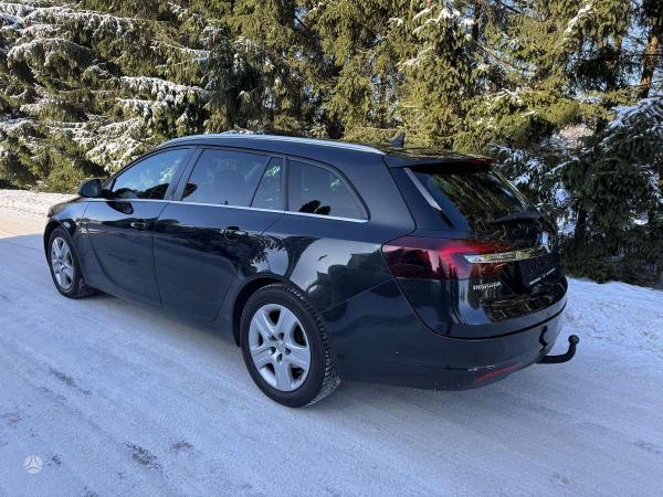 Black Opel Insignia 2016 in Alytus, with an engine capacity of 1.96 L and mileage of 263 thousand km for 5650 €, photo 2 on AUTOMOTO.COM.LV
