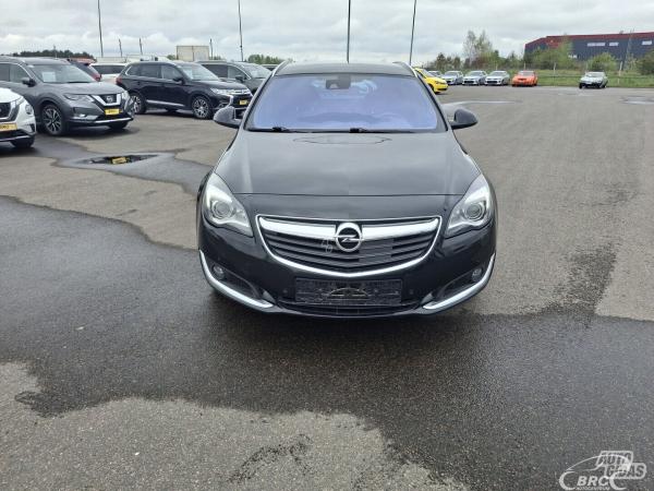 Black Opel Insignia 2016 in Avizieniai, with an engine capacity of 2.00 L and mileage of 321 thousand km for 6900 €, photo 1 on AUTOMOTO.COM.LV