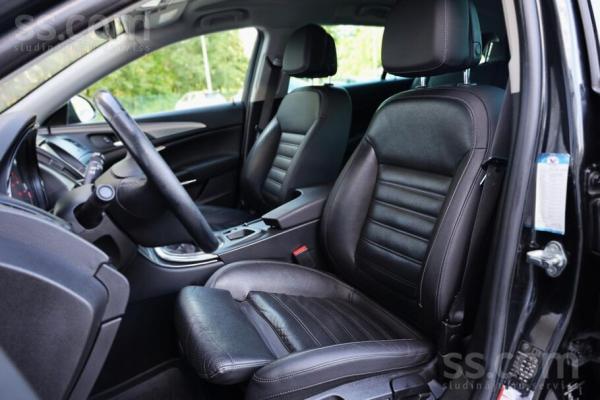 Black Opel Insignia 2016 in Riga, with an engine capacity of 1.60 L and mileage of 0 thousand km for 5495 €, photo 9 on AUTOMOTO.COM.LV