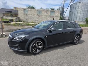 Black Opel Insignia 2016 in Ukmerge, with an engine capacity of 2.00 L and mileage of 284 thousand km for 5500 €, photo 3 on AUTOMOTO.COM.LV