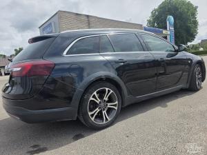 Black Opel Insignia 2016 in Ukmerge, with an engine capacity of 2.00 L and mileage of 284 thousand km for 5500 €, photo 4 on AUTOMOTO.COM.LV