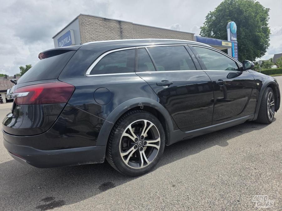 Black Opel Insignia 2016 in Ukmerge, with an engine capacity of 2.00 L and mileage of 284 thousand km for 5500 €, photo 4 on AUTOMOTO.COM.LV