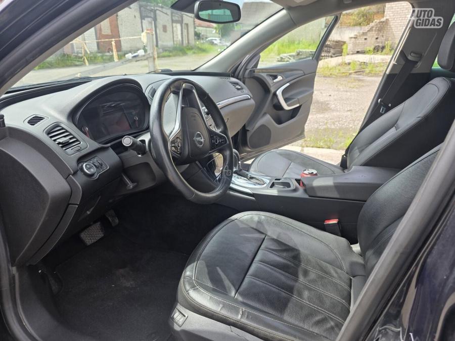 Black Opel Insignia 2016 in Ukmerge, with an engine capacity of 2.00 L and mileage of 284 thousand km for 5500 €, photo 8 on AUTOMOTO.COM.LV