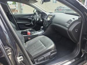 Black Opel Insignia 2016 in Ukmerge, with an engine capacity of 2.00 L and mileage of 284 thousand km for 5500 €, photo 9 on AUTOMOTO.COM.LV