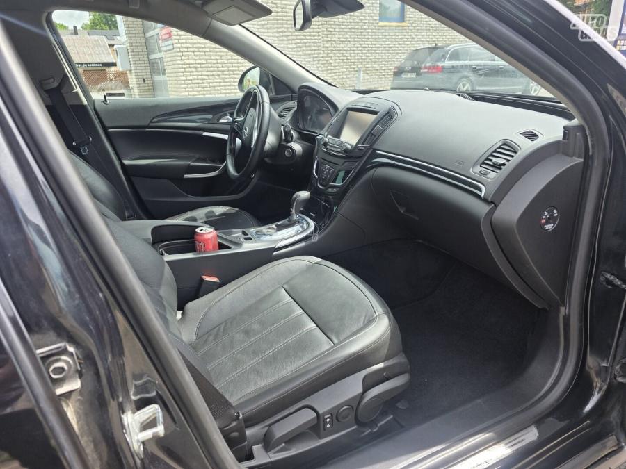 Black Opel Insignia 2016 in Ukmerge, with an engine capacity of 2.00 L and mileage of 284 thousand km for 5500 €, photo 9 on AUTOMOTO.COM.LV