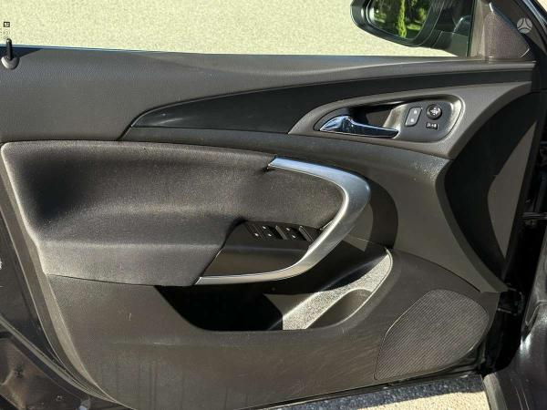Black Opel Insignia 2016 in Raseiniai, with an engine capacity of 1.60 L and mileage of 261 thousand km for 4850 €, photo 9 on AUTOMOTO.COM.LV
