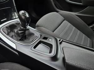 Melns Opel Insignia 2016 Jēkabpils, ar dzinēja tilpumu 2.00 L un nobraukumu 234 tūkst. km par 6790 €, foto 31 vietnē AUTOMOTO.COM.LV