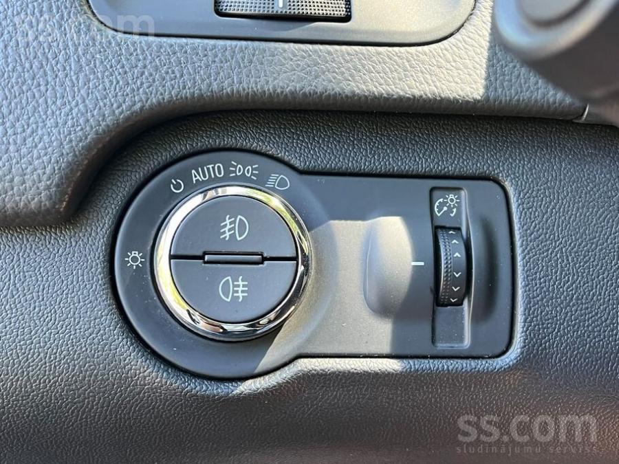 Black Opel Insignia 2016 in Riga, with an engine capacity of 1.60 L and mileage of 0 thousand km for 12899 €, photo 17 on AUTOMOTO.COM.LV