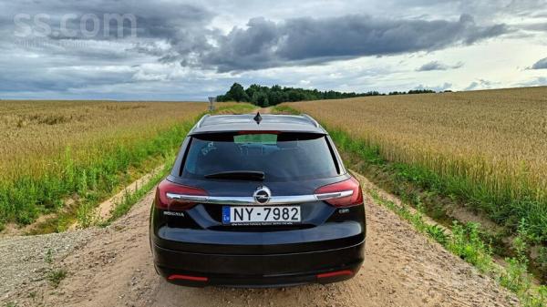 Black Opel Insignia 2016 in Valka, with an engine capacity of 1.60 L and mileage of 240 thousand km for 5490 €, photo 2 on AUTOMOTO.COM.LV