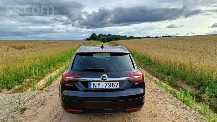 Black Opel Insignia 2016 in Valka, with an engine capacity of 1.60 L and mileage of 240 thousand km for 5490 €, photo 3 on AUTOMOTO.COM.LV