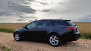 Black Opel Insignia 2016 in Valka, with an engine capacity of 1.60 L and mileage of 240 thousand km for 5490 €, photo 5 on AUTOMOTO.COM.LV
