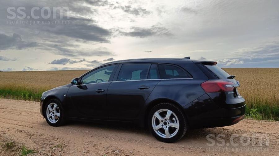 Black Opel Insignia 2016 in Valka, with an engine capacity of 1.60 L and mileage of 240 thousand km for 5490 €, photo 5 on AUTOMOTO.COM.LV