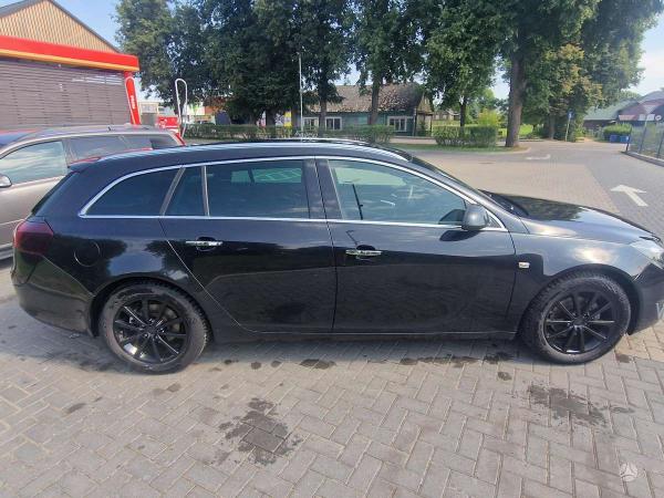 Black Opel Insignia 2016 in Ukmerge, with an engine capacity of 1.60 L and mileage of 235 thousand km for 4950 €, photo 5 on AUTOMOTO.COM.LV