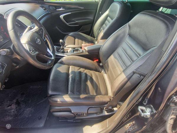 Black Opel Insignia 2016 in Ukmerge, with an engine capacity of 1.60 L and mileage of 235 thousand km for 4950 €, photo 10 on AUTOMOTO.COM.LV