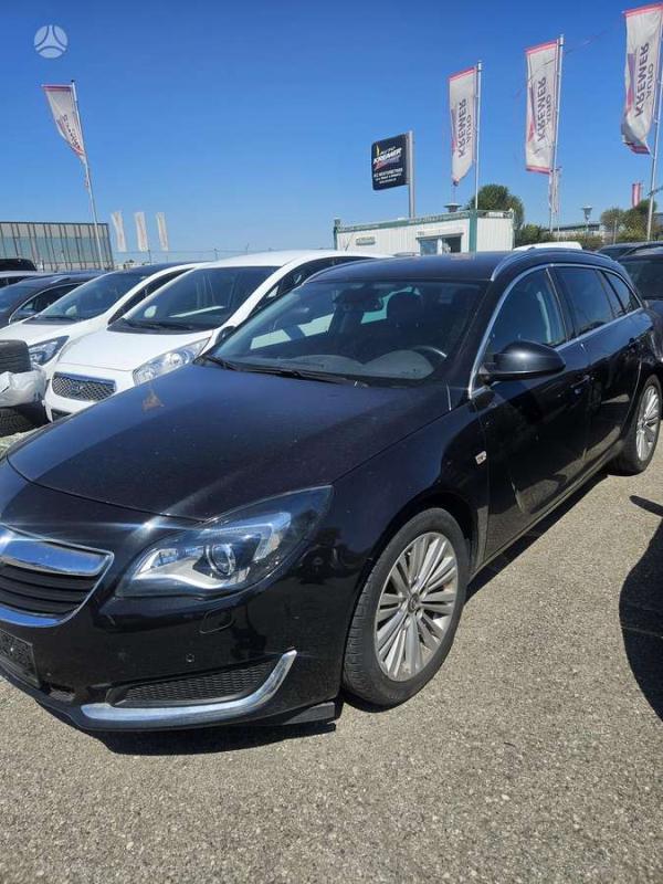 Black Opel Insignia 2016 in Kaunas, with an engine capacity of 1.60 L and mileage of 179 thousand km for 4700 €, photo 1 on AUTOMOTO.COM.LV
