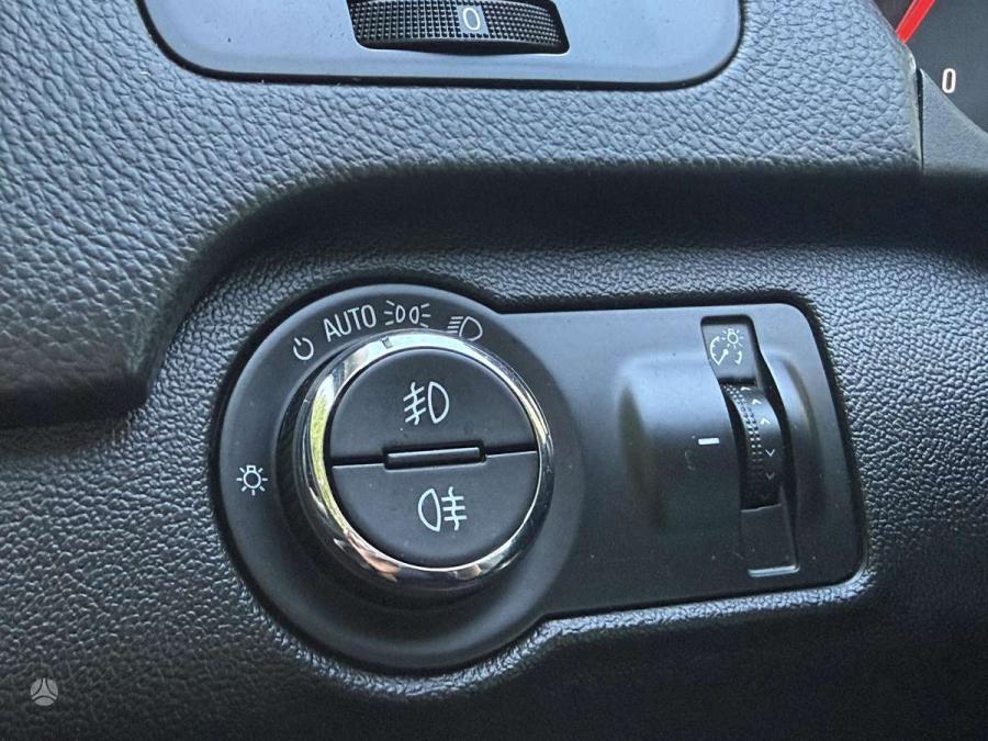 Black Opel Insignia 2016 in Kaunas, with an engine capacity of 1.60 L and mileage of 261 thousand km for 5399 €, photo 15 on AUTOMOTO.COM.LV
