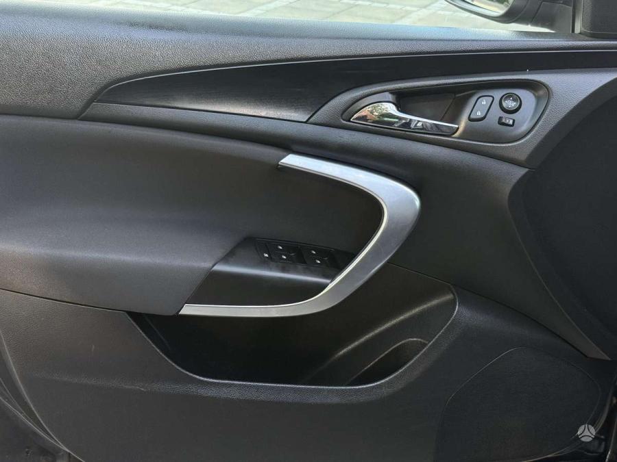 Black Opel Insignia 2016 in Kaunas, with an engine capacity of 1.60 L and mileage of 261 thousand km for 5399 €, photo 36 on AUTOMOTO.COM.LV