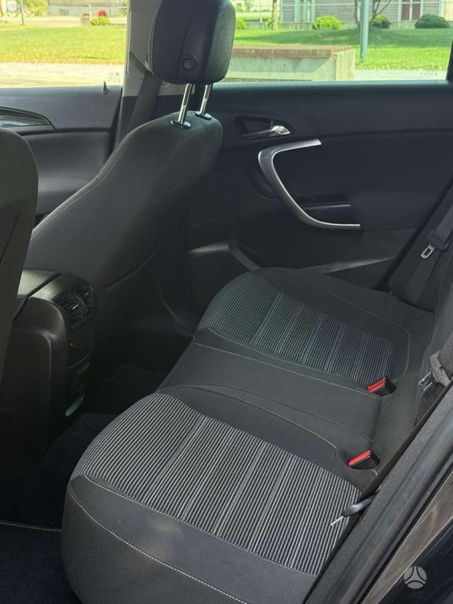 Black Opel Insignia 2016 in Kaunas, with an engine capacity of 1.60 L and mileage of 261 thousand km for 5399 €, photo 39 on AUTOMOTO.COM.LV
