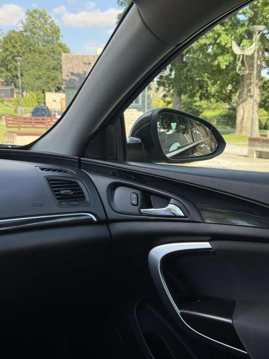Black Opel Insignia 2016 in Kaunas, with an engine capacity of 1.60 L and mileage of 261 thousand km for 5399 €, photo 43 on AUTOMOTO.COM.LV
