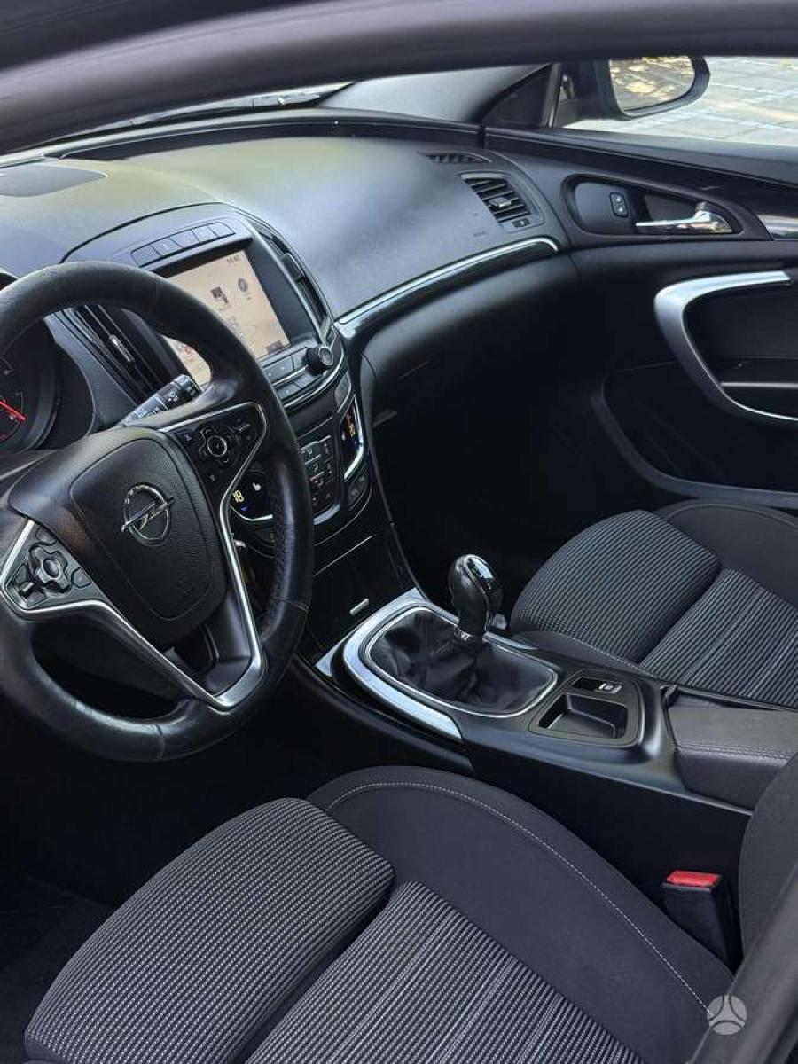 Black Opel Insignia 2016 in Kaunas, with an engine capacity of 1.60 L and mileage of 261 thousand km for 5399 €, photo 44 on AUTOMOTO.COM.LV