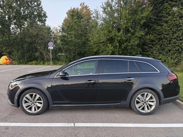Black Opel Insignia 2016 in Siauliai, with an engine capacity of 1.96 L and mileage of 215 thousand km for 4600 €, photo 5 on AUTOMOTO.COM.LV