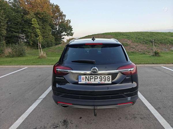 Black Opel Insignia 2016 in Siauliai, with an engine capacity of 1.96 L and mileage of 215 thousand km for 4600 €, photo 7 on AUTOMOTO.COM.LV