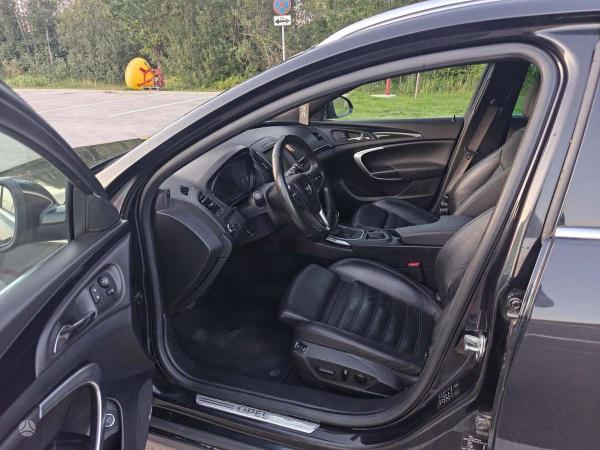 Black Opel Insignia 2016 in Siauliai, with an engine capacity of 1.96 L and mileage of 215 thousand km for 4600 €, photo 10 on AUTOMOTO.COM.LV