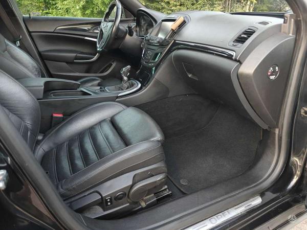 Black Opel Insignia 2016 in Siauliai, with an engine capacity of 1.96 L and mileage of 215 thousand km for 4600 €, photo 11 on AUTOMOTO.COM.LV