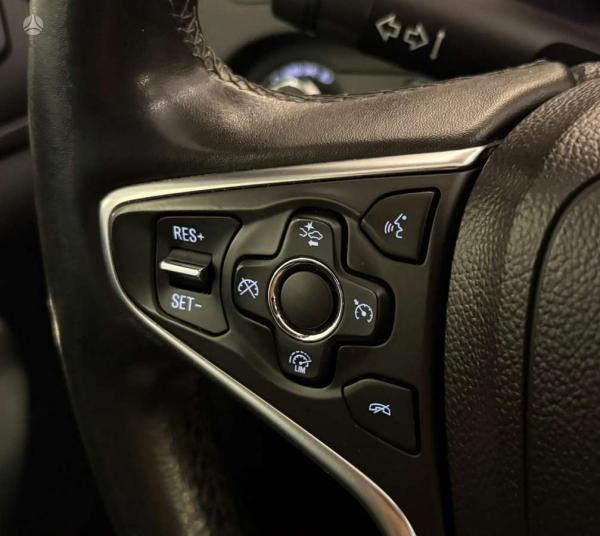 Black Opel Insignia 2016 in Marijampole, with an engine capacity of 1.96 L and mileage of 262 thousand km for 5999 €, photo 6 on AUTOMOTO.COM.LV