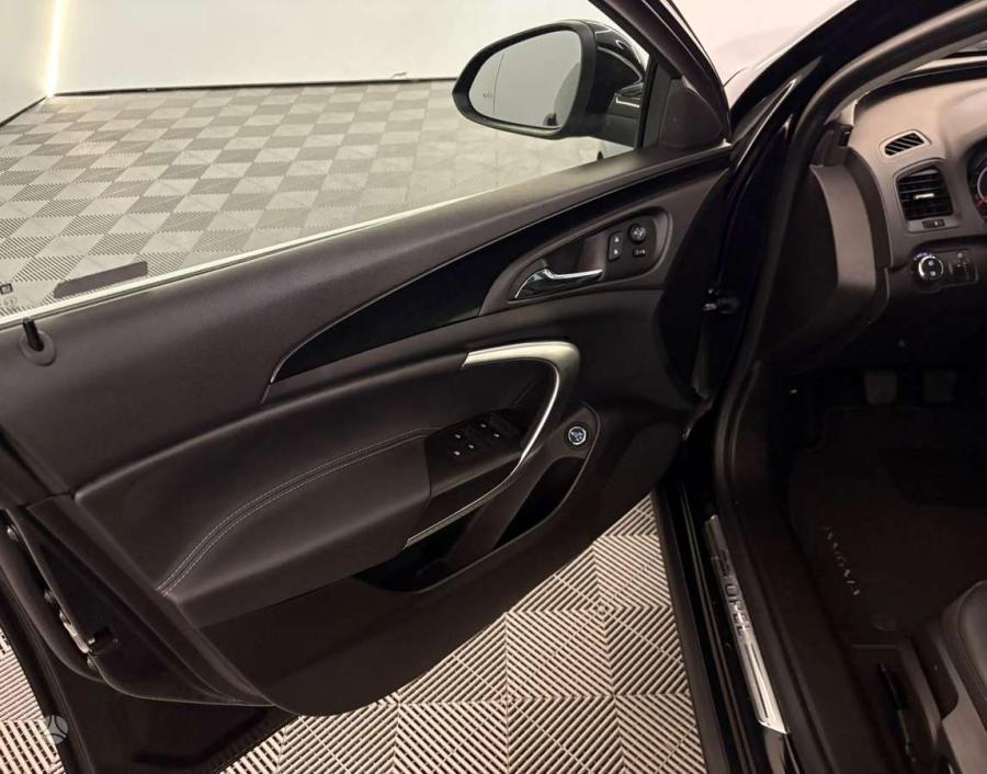 Black Opel Insignia 2016 in Marijampole, with an engine capacity of 1.96 L and mileage of 262 thousand km for 5999 €, photo 12 on AUTOMOTO.COM.LV