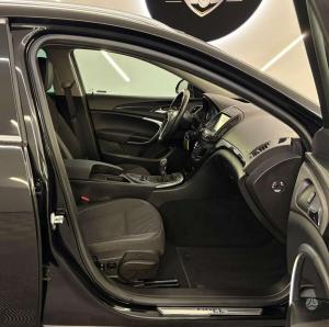 Black Opel Insignia 2016 in Marijampole, with an engine capacity of 1.96 L and mileage of 262 thousand km for 5999 €, photo 14 on AUTOMOTO.COM.LV