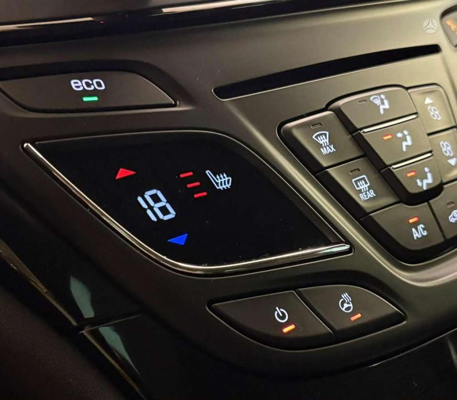 Black Opel Insignia 2016 in Marijampole, with an engine capacity of 1.96 L and mileage of 262 thousand km for 5999 €, photo 15 on AUTOMOTO.COM.LV