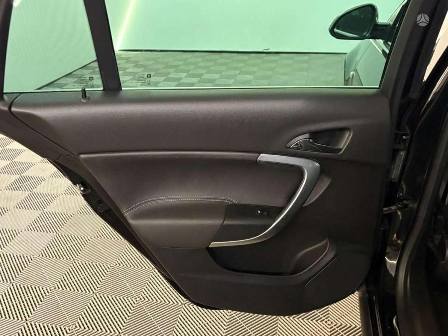 Black Opel Insignia 2016 in Marijampole, with an engine capacity of 1.96 L and mileage of 262 thousand km for 5999 €, photo 26 on AUTOMOTO.COM.LV