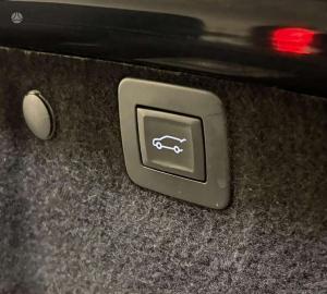 Black Opel Insignia 2016 in Marijampole, with an engine capacity of 1.96 L and mileage of 262 thousand km for 5999 €, photo 27 on AUTOMOTO.COM.LV